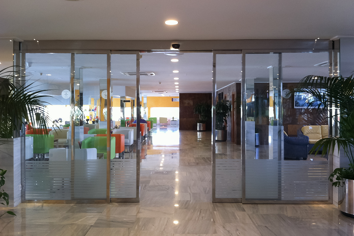 Puertas Correderas de dos hojas | Framasa Puertas Automáticas